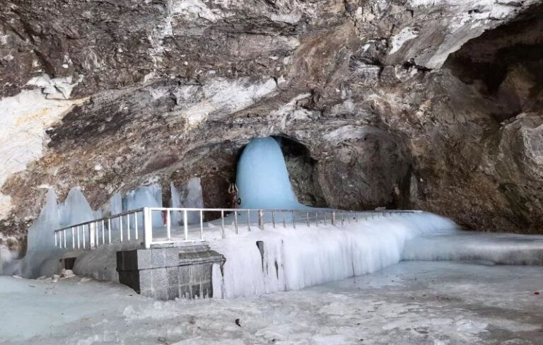 Shri Amarnath Cave Temple Guide 2025: Know its History, Story & Location