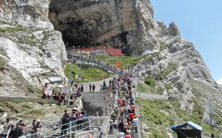 Shri Amarnath Cave Temple Guide 2025: Know its History, Story & Location